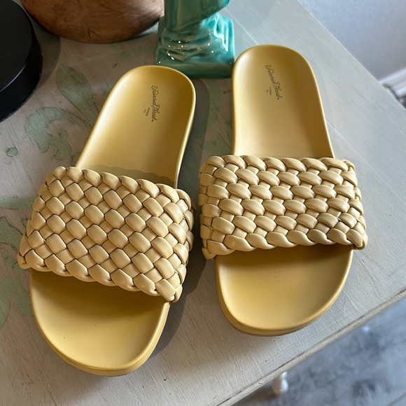 Universal Thread | Shoes | Universal Thread Polly Woven Slides | Poshmark